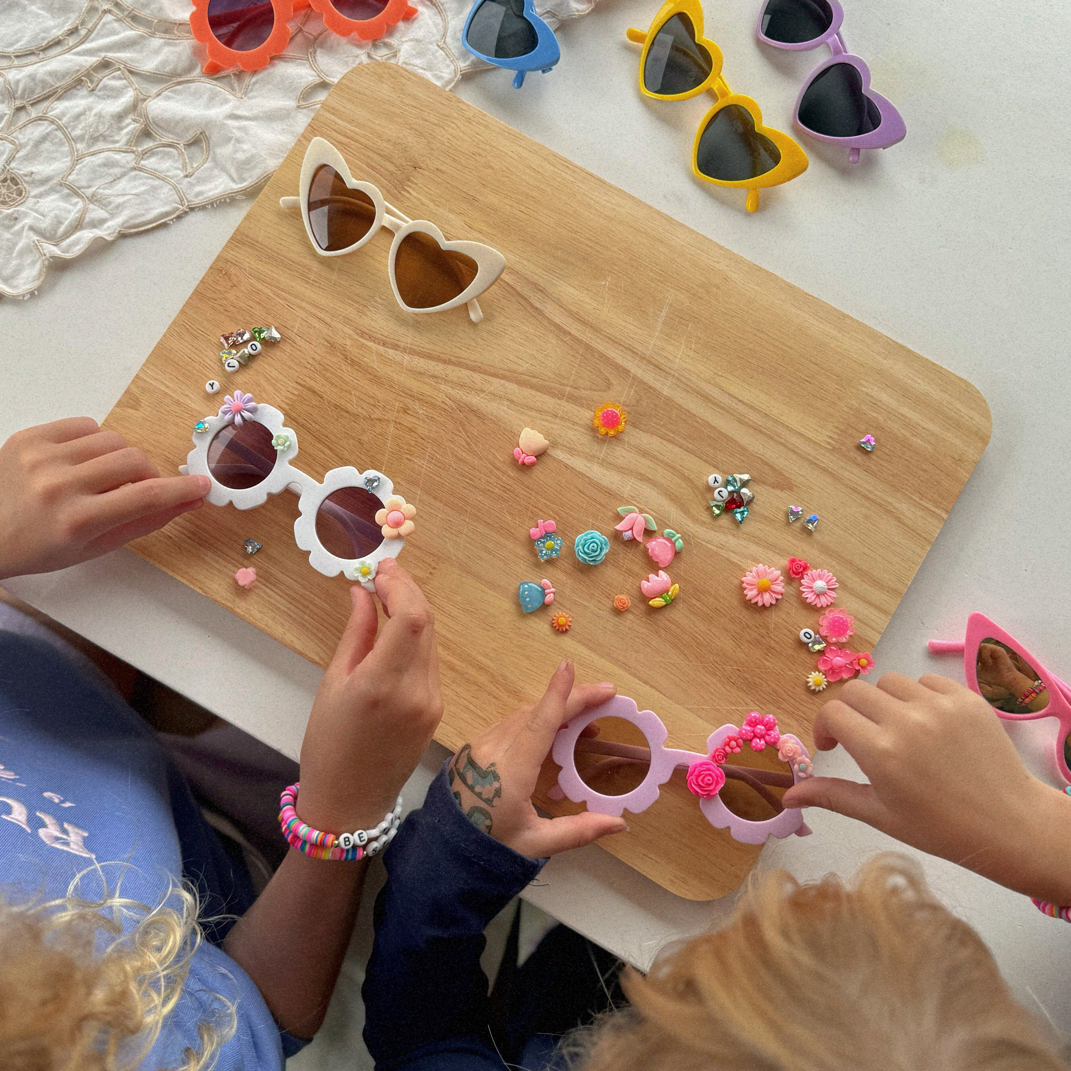Fun-dazzle Sunglass Decoration Kit – Glossy Girl